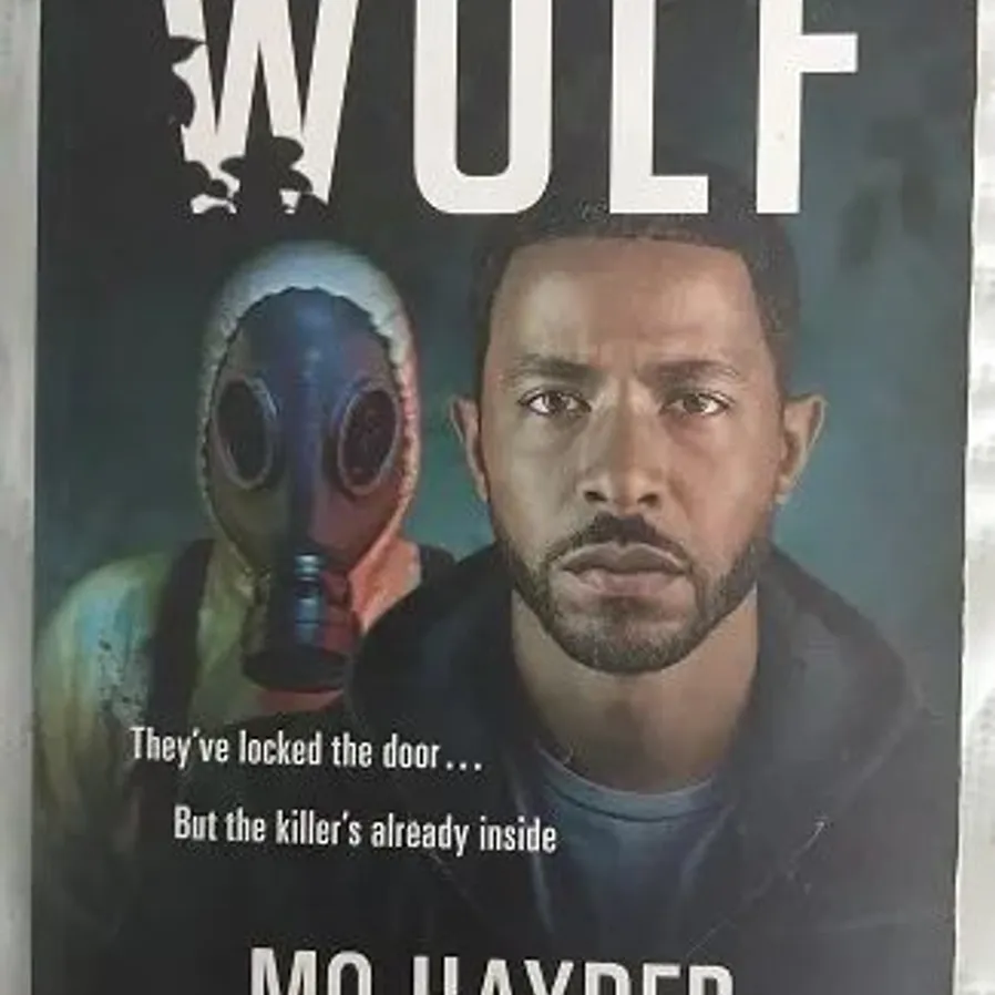 Wolf, Mo Hayder, UK pb 2023 | 11269 | jog it on