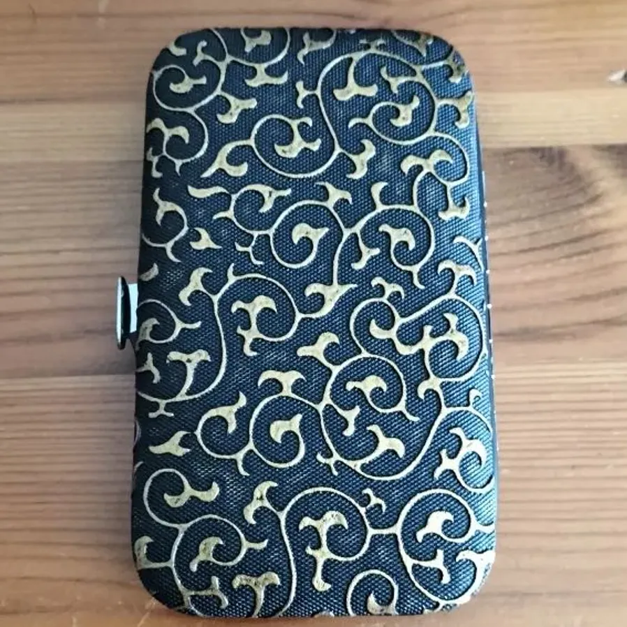 Silver Gleam Grooming Kit: Your Essential Beauty Arsenal | 5078 | jog it on