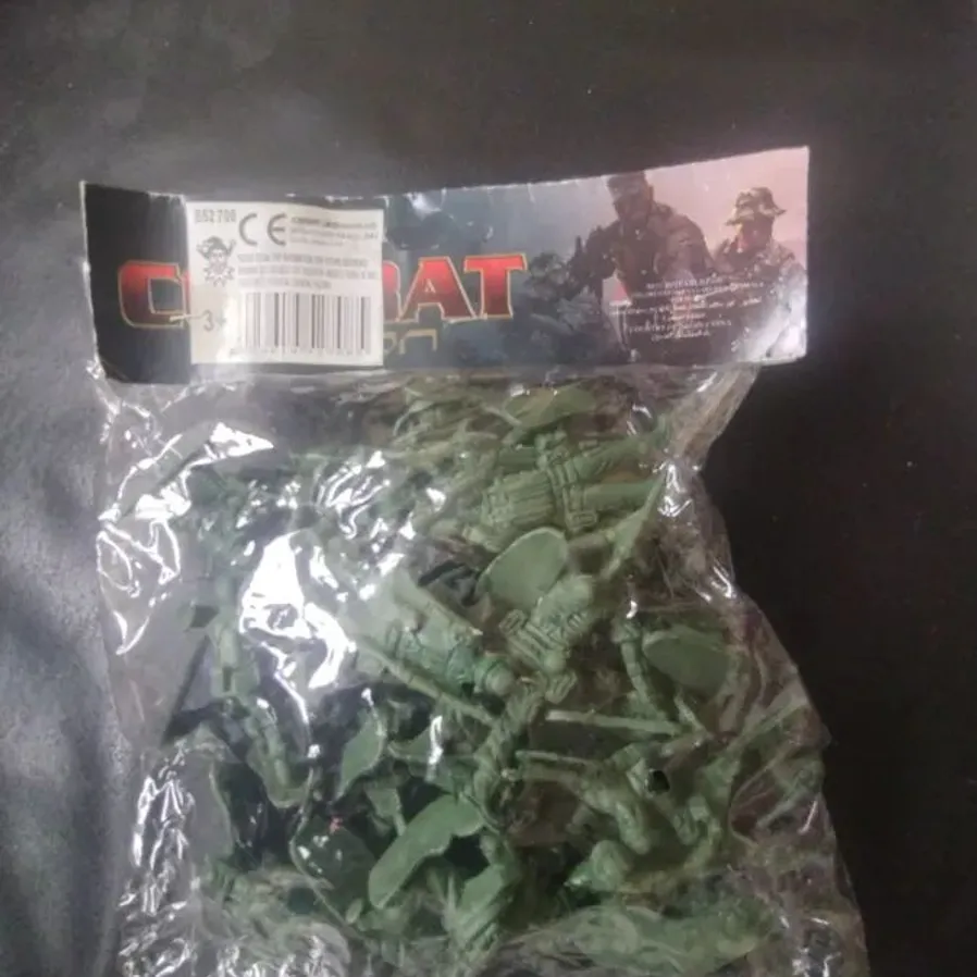 Set of toy soldiers action role play for children age 3+ to any ...