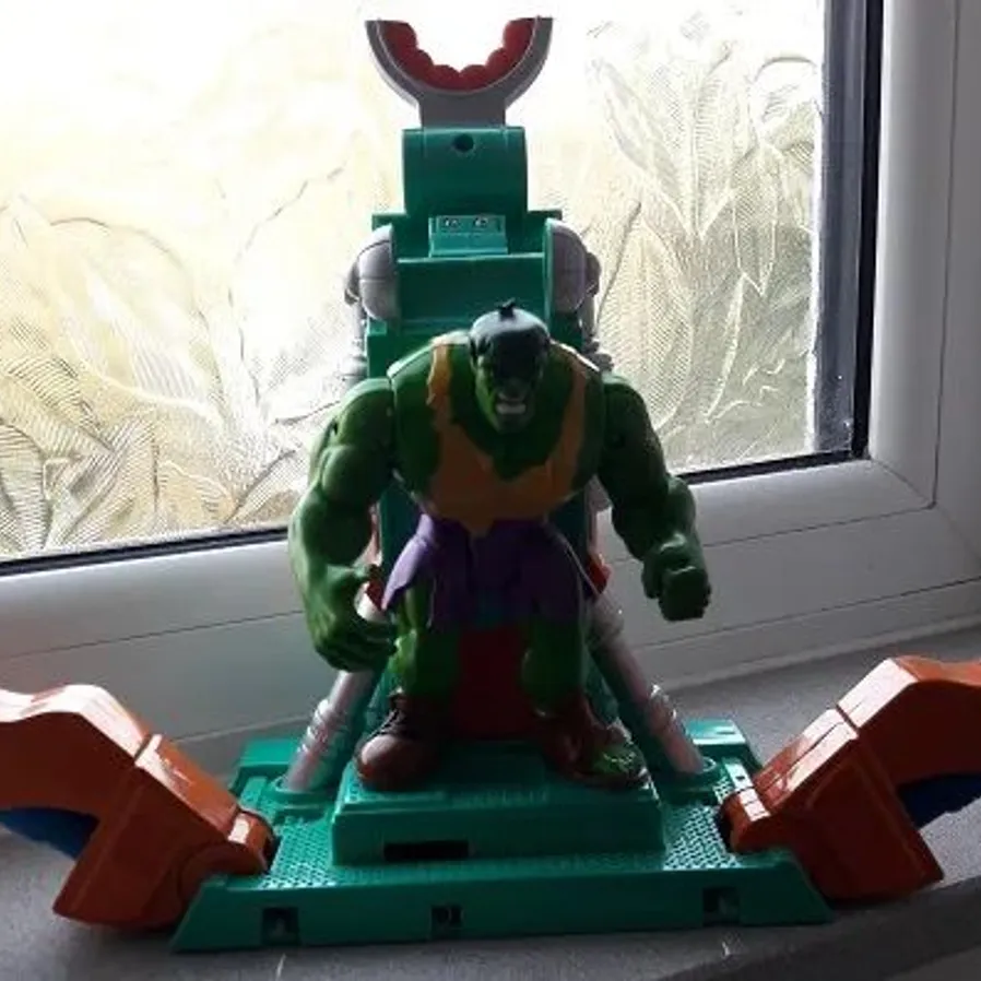 HULK BREAKOUT STEEL BODY TRAP, Toy Biz, boxed, 1997 | 6667 | jog it on