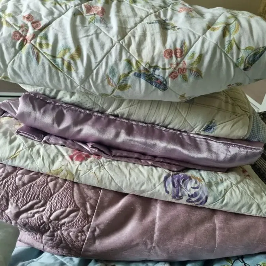 Snuggle in Style with Colorful Quilts - Perfect for Any Decor! | 4282 ...