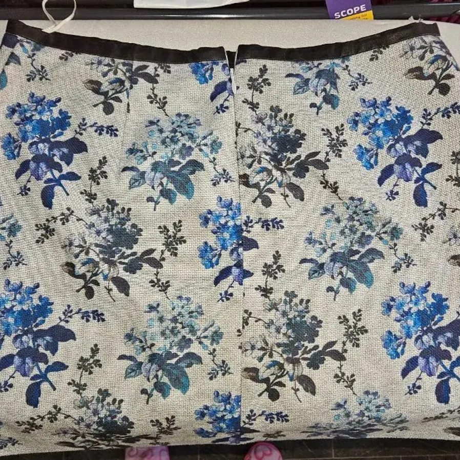 Blossom in Style with Pretty Oasis Gray & Blue Floral Skirt, Size 14 ...