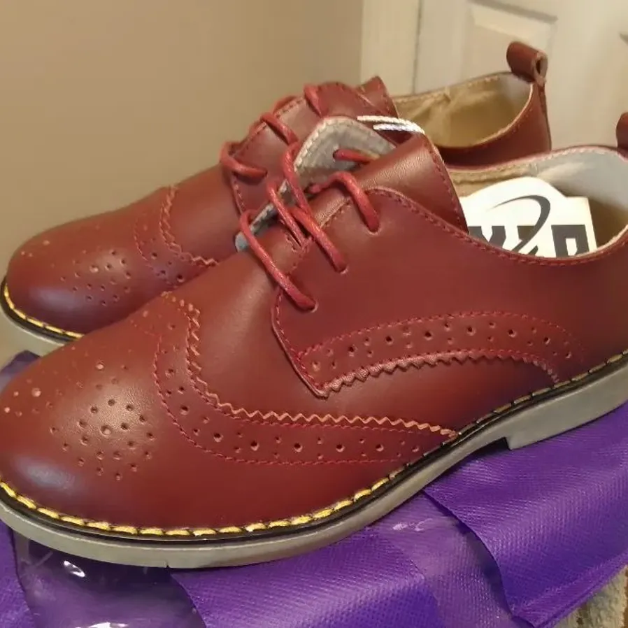 2 x pairs of brand new shoes. | 1059 | jog it on