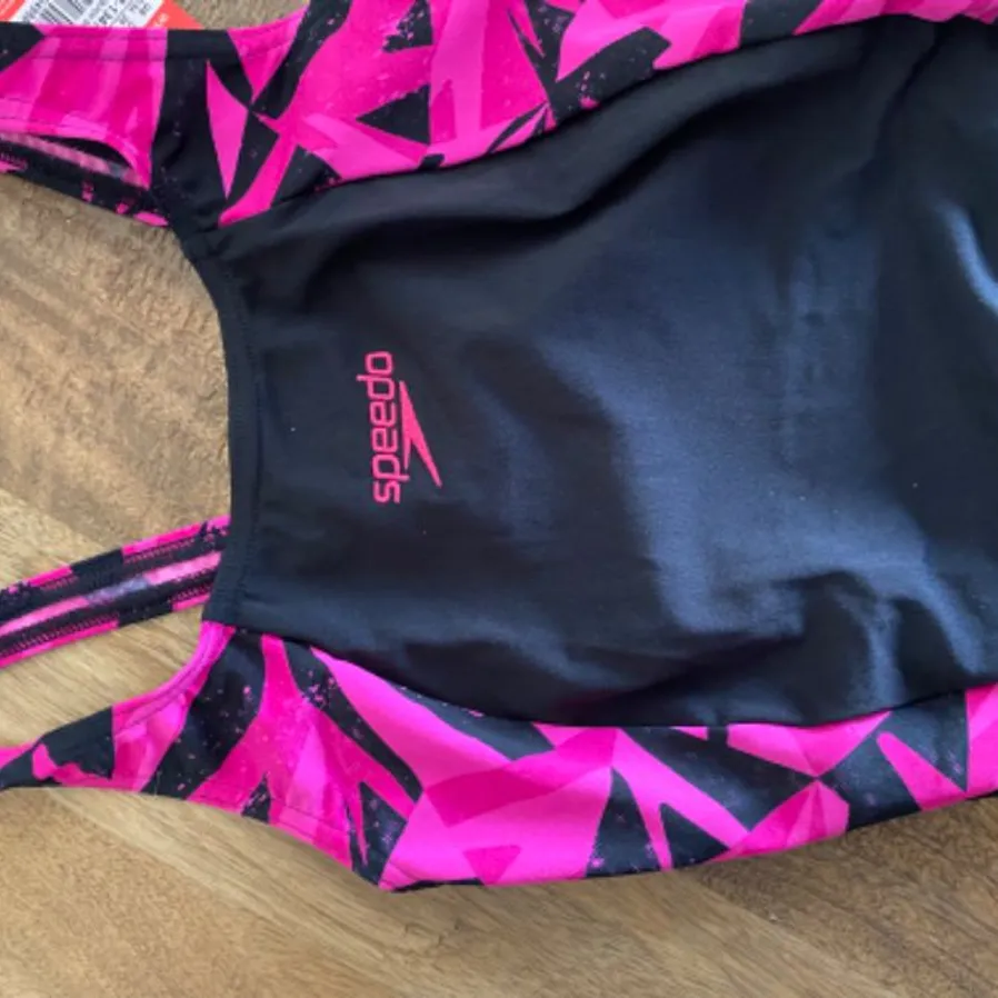 Speedo swimsuit size 12/34. New with tags | 268 | jog it on