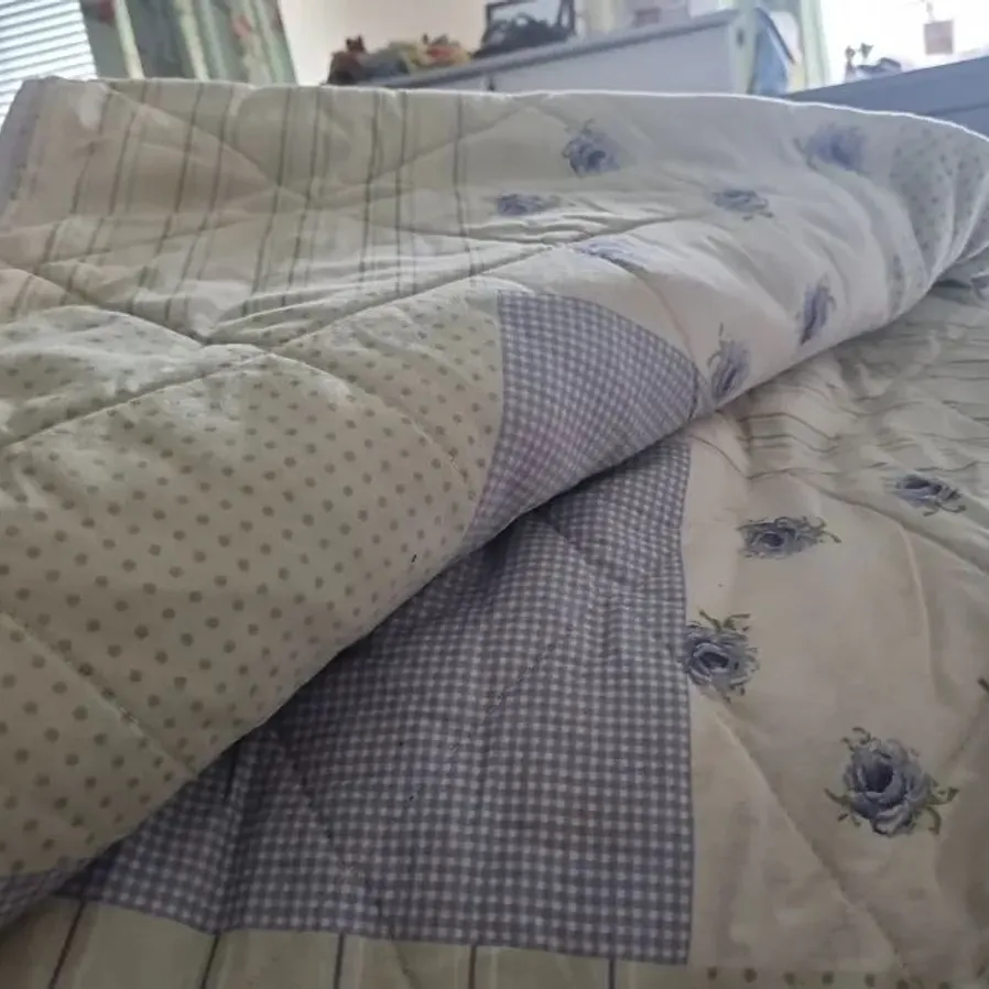 Snuggle in Style with Colorful Quilts - Perfect for Any Decor! | 4282 ...