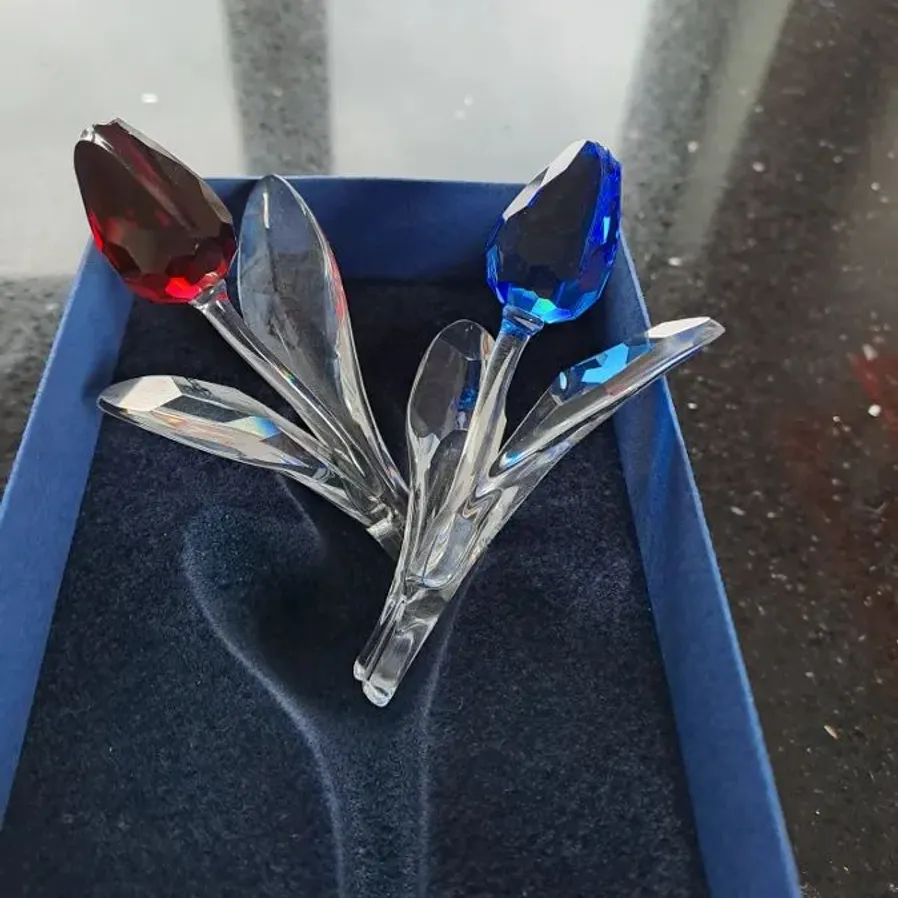 Gleaming Garden Grace: Swarovski Crystal Tulips | 1213 | jog it on